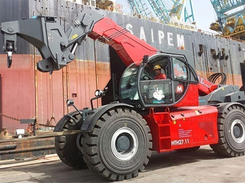 Magni Telescopic Handlers | HOLT Crane & Equipment